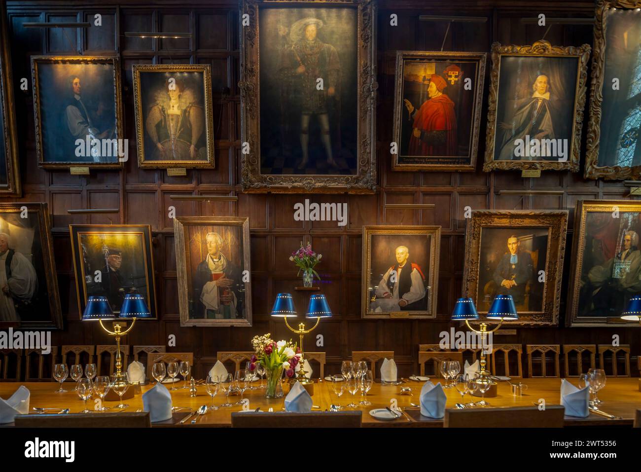 dining table and portraits, The Great Hall, Christ Church College ...