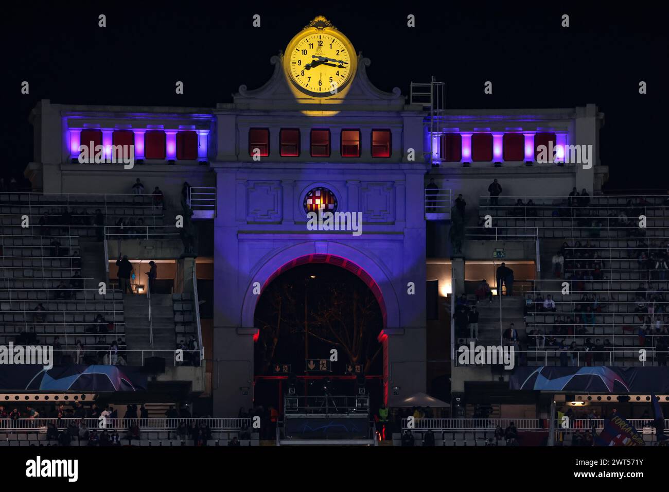 Stadium clock hi-res stock photography and images - Alamy