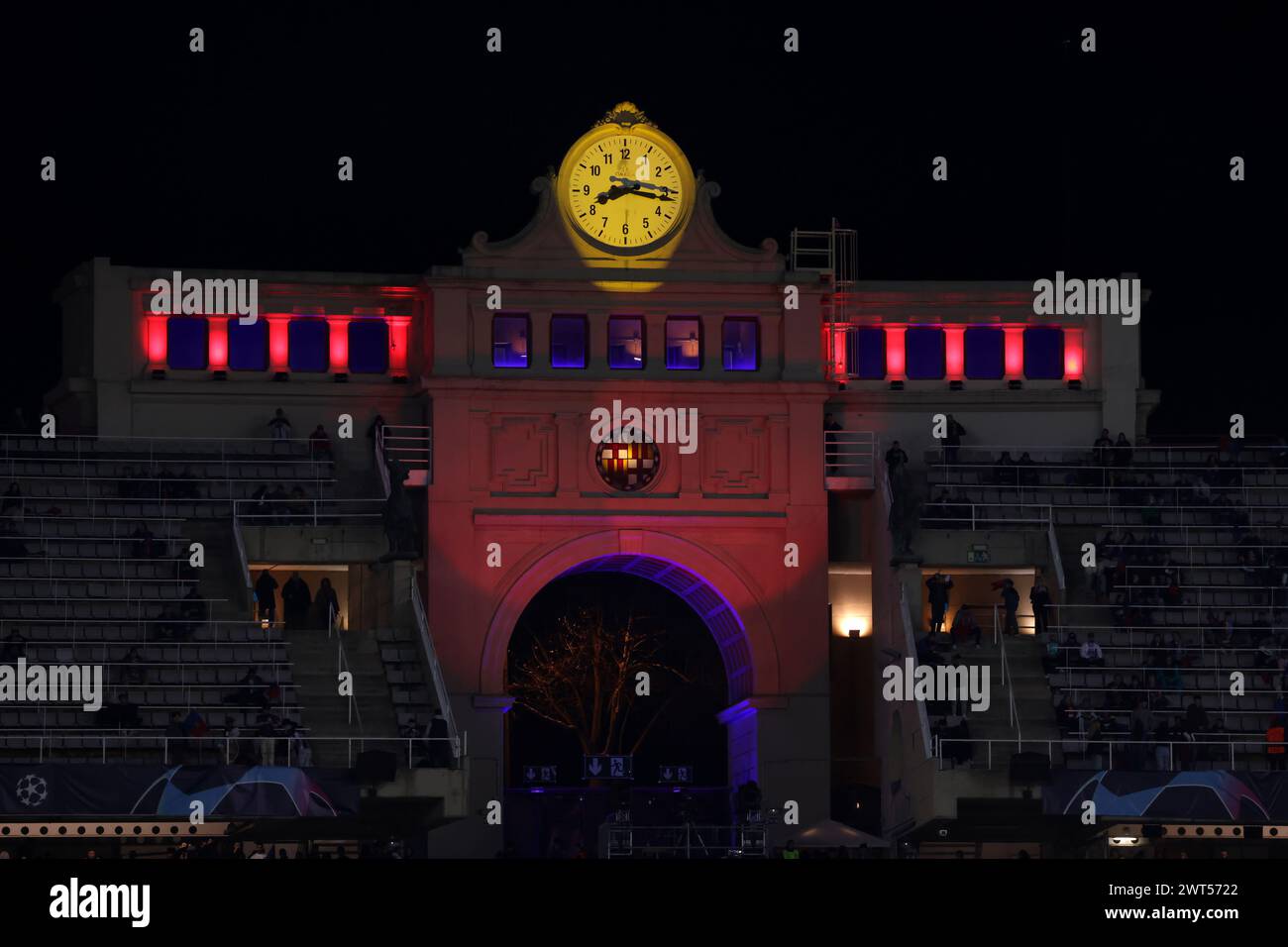 Stadium clock hi-res stock photography and images - Alamy