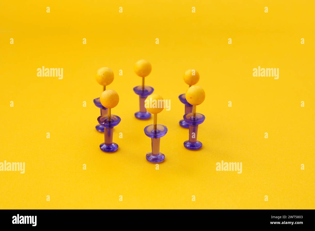 Circle pushpin hi-res stock photography and images - Alamy