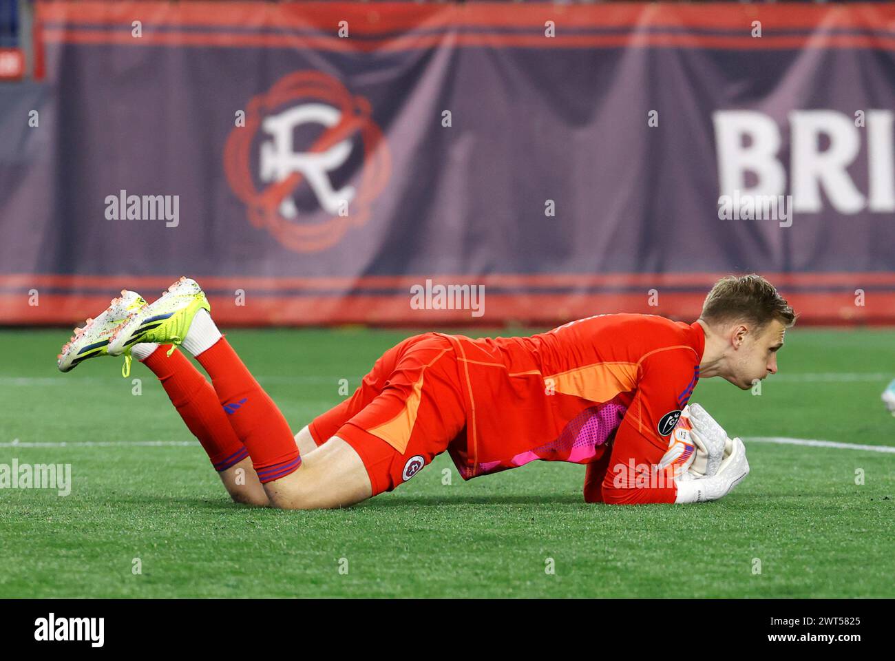 FOXBOROUGH, MA - MARCH 06: New England Revolution goalkeeper Henrich ...