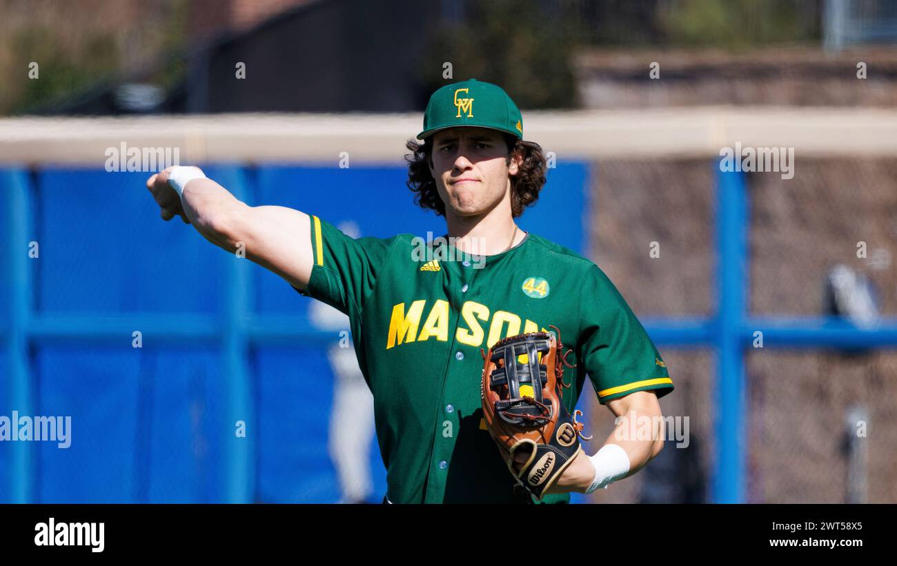 George Mason's James Quinn-Irons (10) makes a throw during an NCAA ...