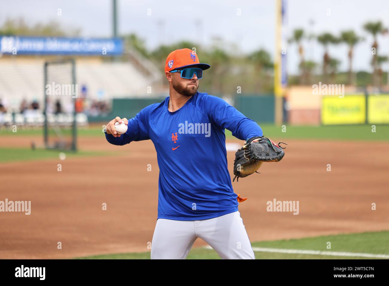 New York Mets Austin Allen #82 loosens up before the baseball game ...
