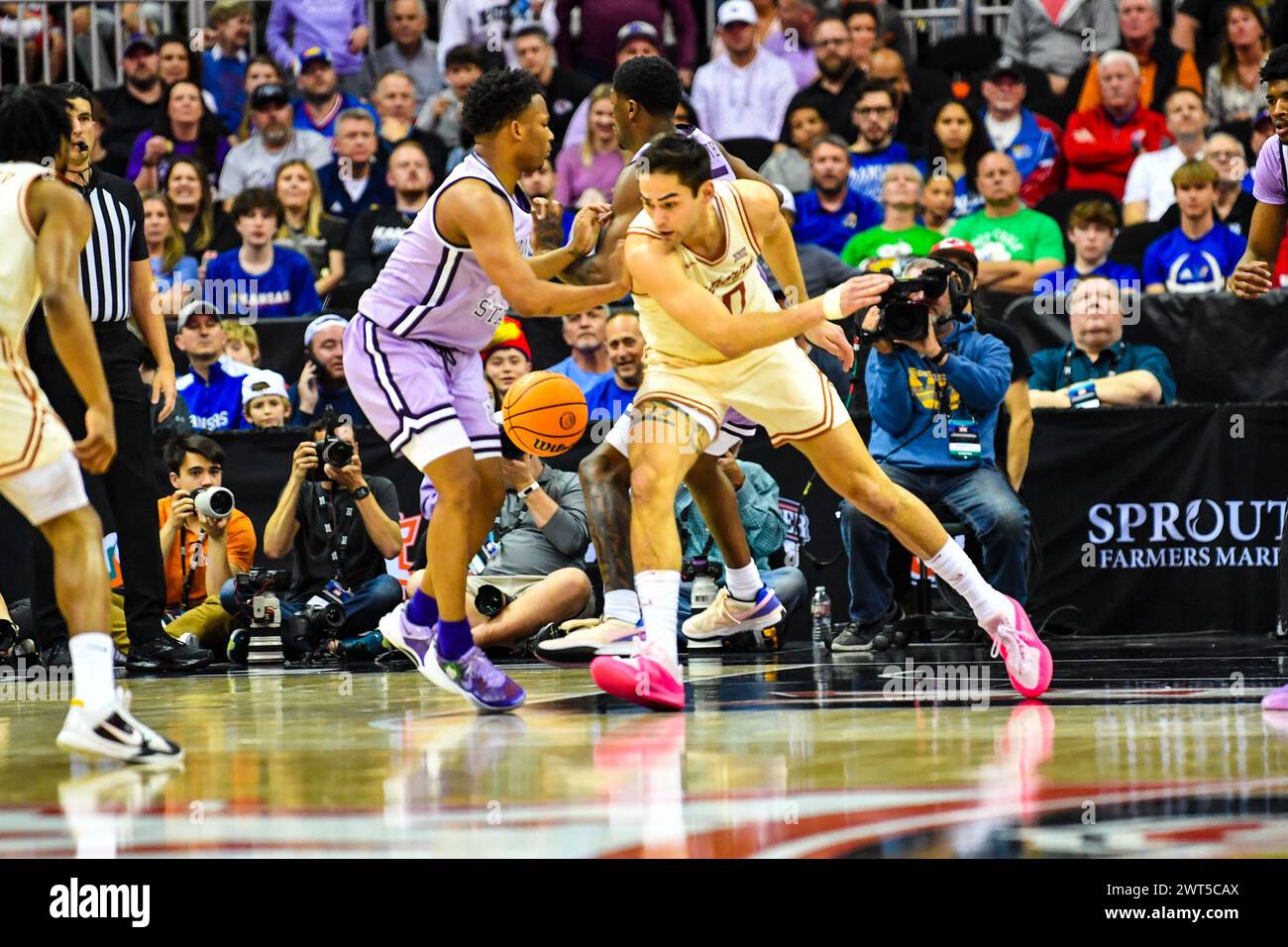 Kansas City, Missouri, USA. 13th Mar, 2024. Texas (30) Brock Cunningham ...