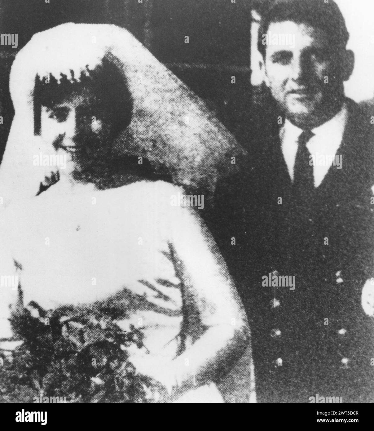 DIANA CARSON MURDER MYSTERY. DIANA AND HER HUSBAND CAPTAIN CHRISTOPHER ...