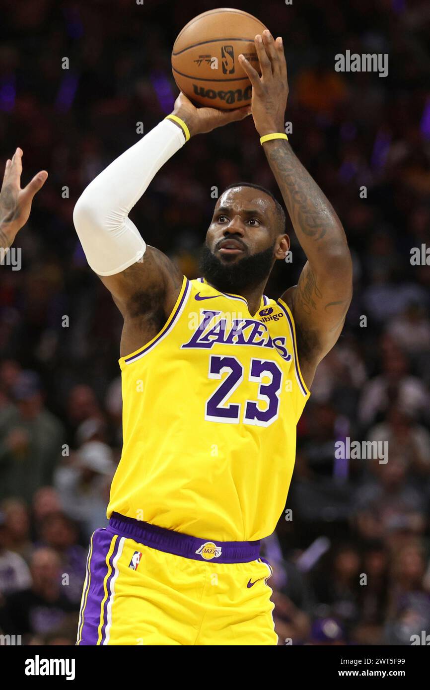 Los Angeles Lakers forward LeBron James (23) shoots during the first half of an NBA basketball ...