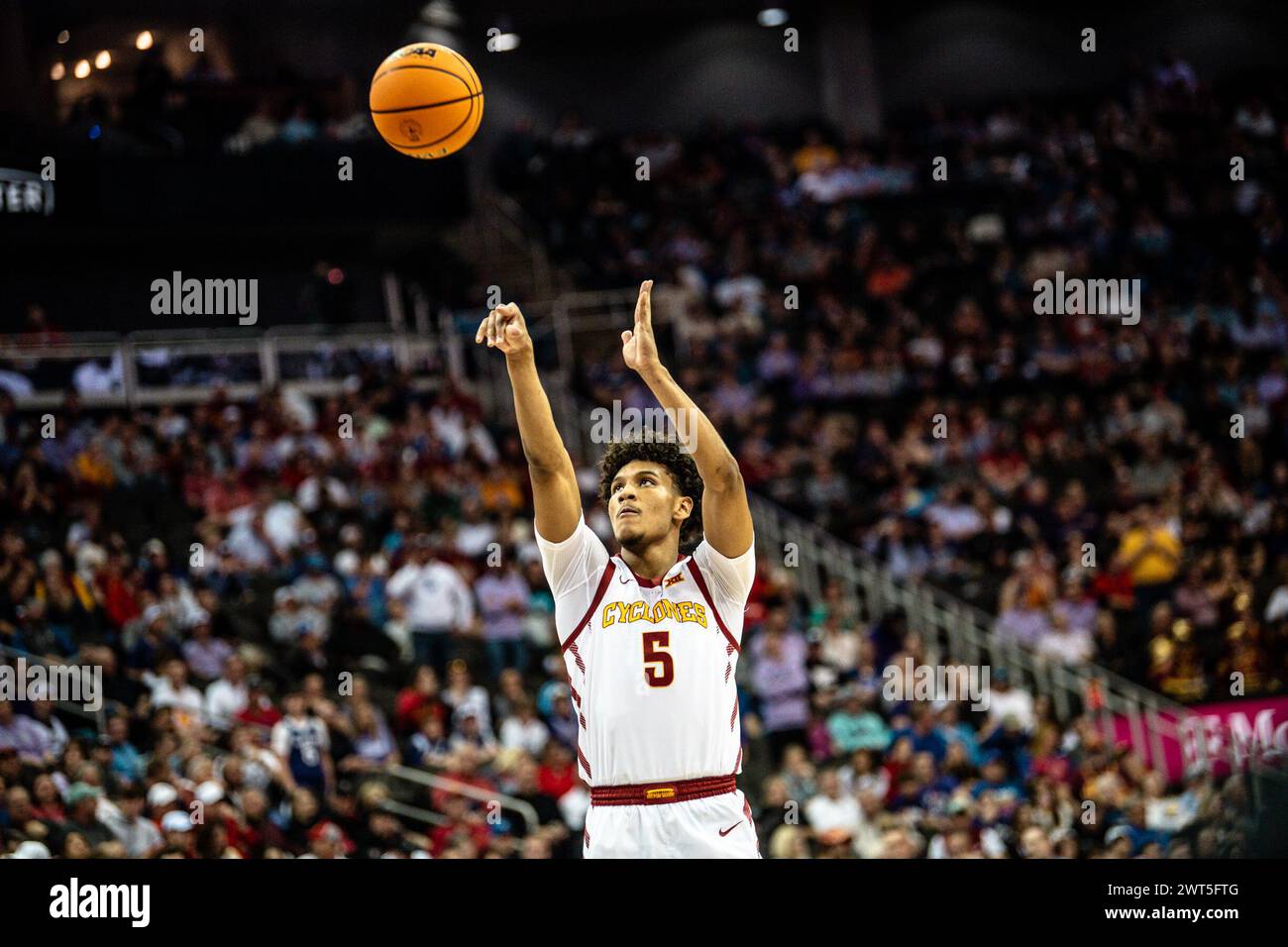 Kansas City, Missouri, USA. 14th Mar, 2024. ISU (5) Curtis Jones shoots ...