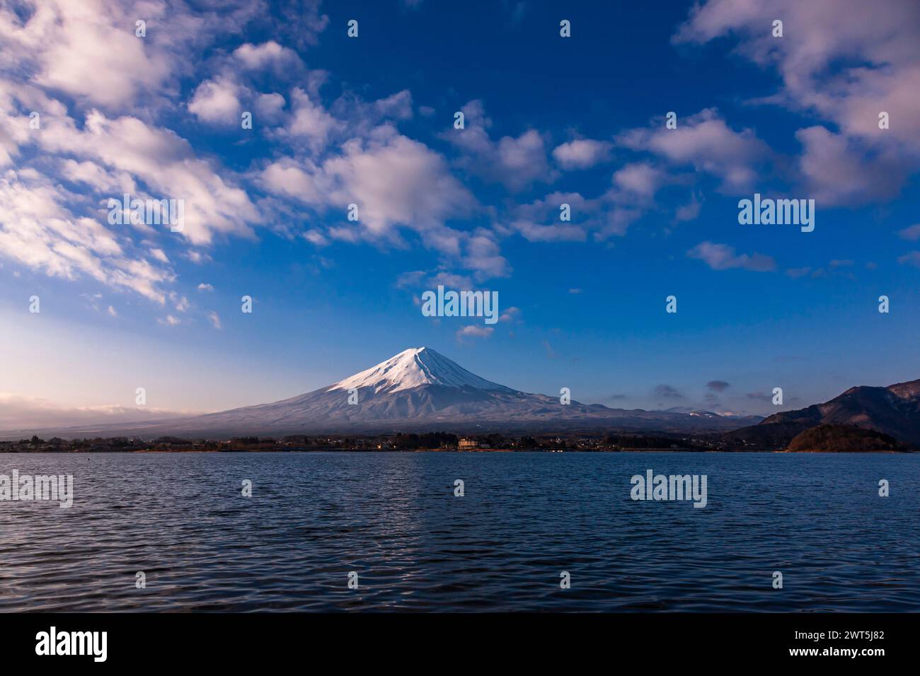 Mount Fuji, Lake Kawaguchi, early spring morning, Fujikawaguchiko-cho ...