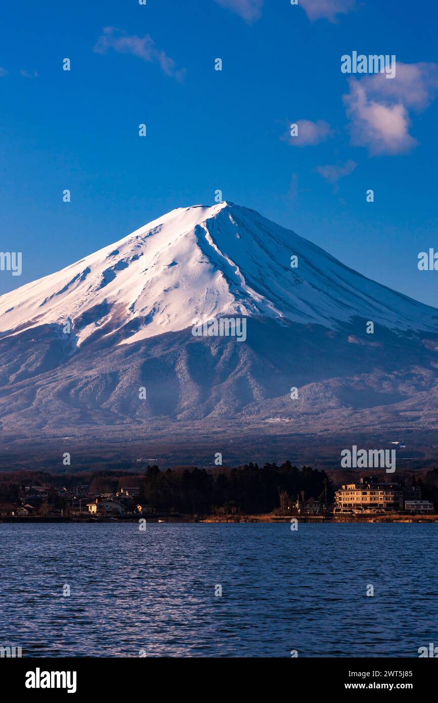 Mount Fuji, Lake Kawaguchi, early spring morning, Fujikawaguchiko-cho ...