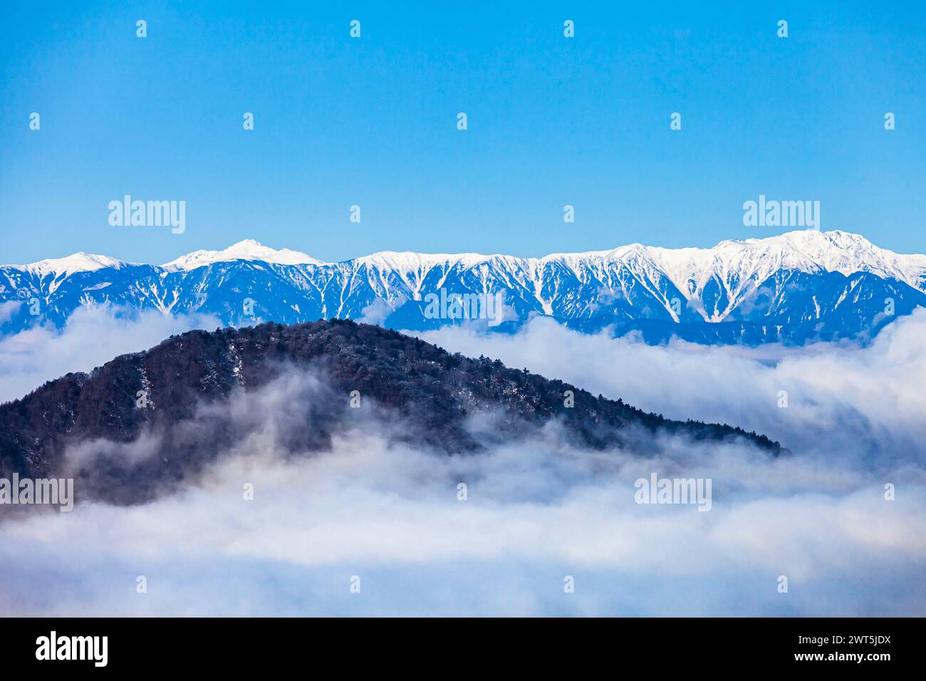 Minami alps mountains, view from Mt. Mitsutouge(1785m), Nishikatsura ...