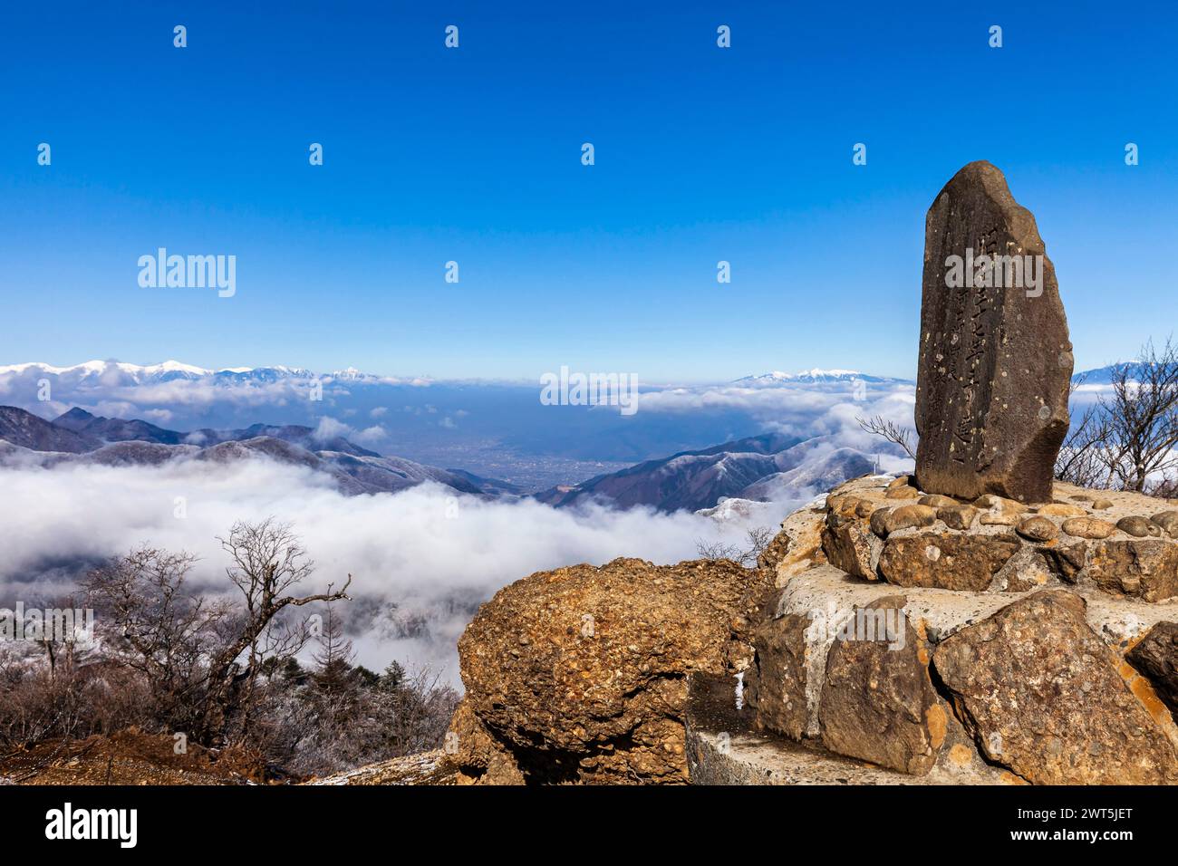 Minami alps mountains, view from Mt. Mitsutouge(1785m), Nishikatsura ...