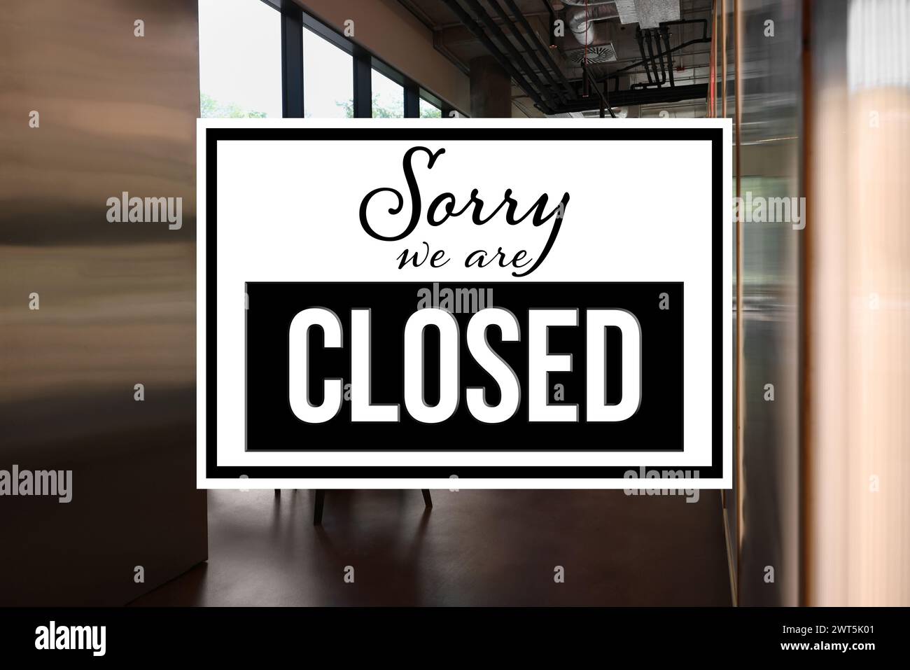 Signboard inscription sorry closed hi-res stock photography and images ...