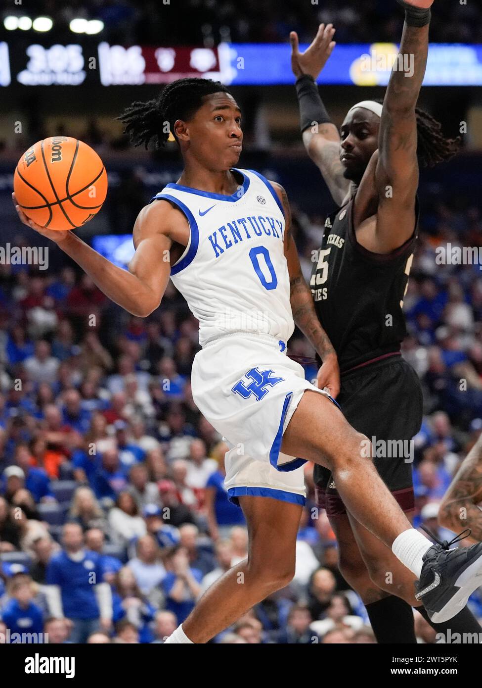 Kentucky guard Rob Dillingham (0) passes as Texas A&M guard Manny ...