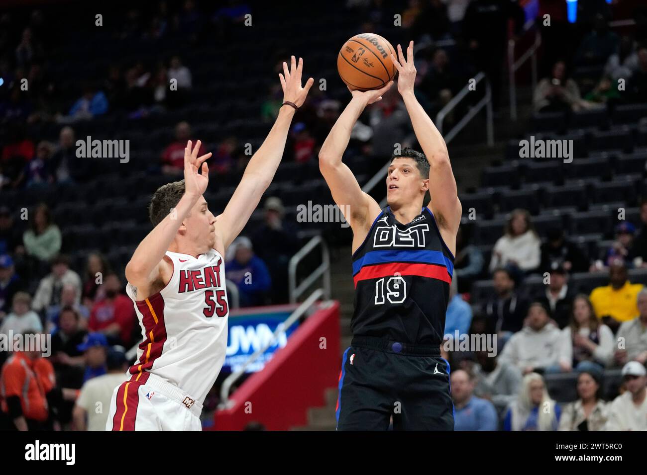Detroit Pistons forward Simone Fontecchio (19) shoots on Miami Heat ...
