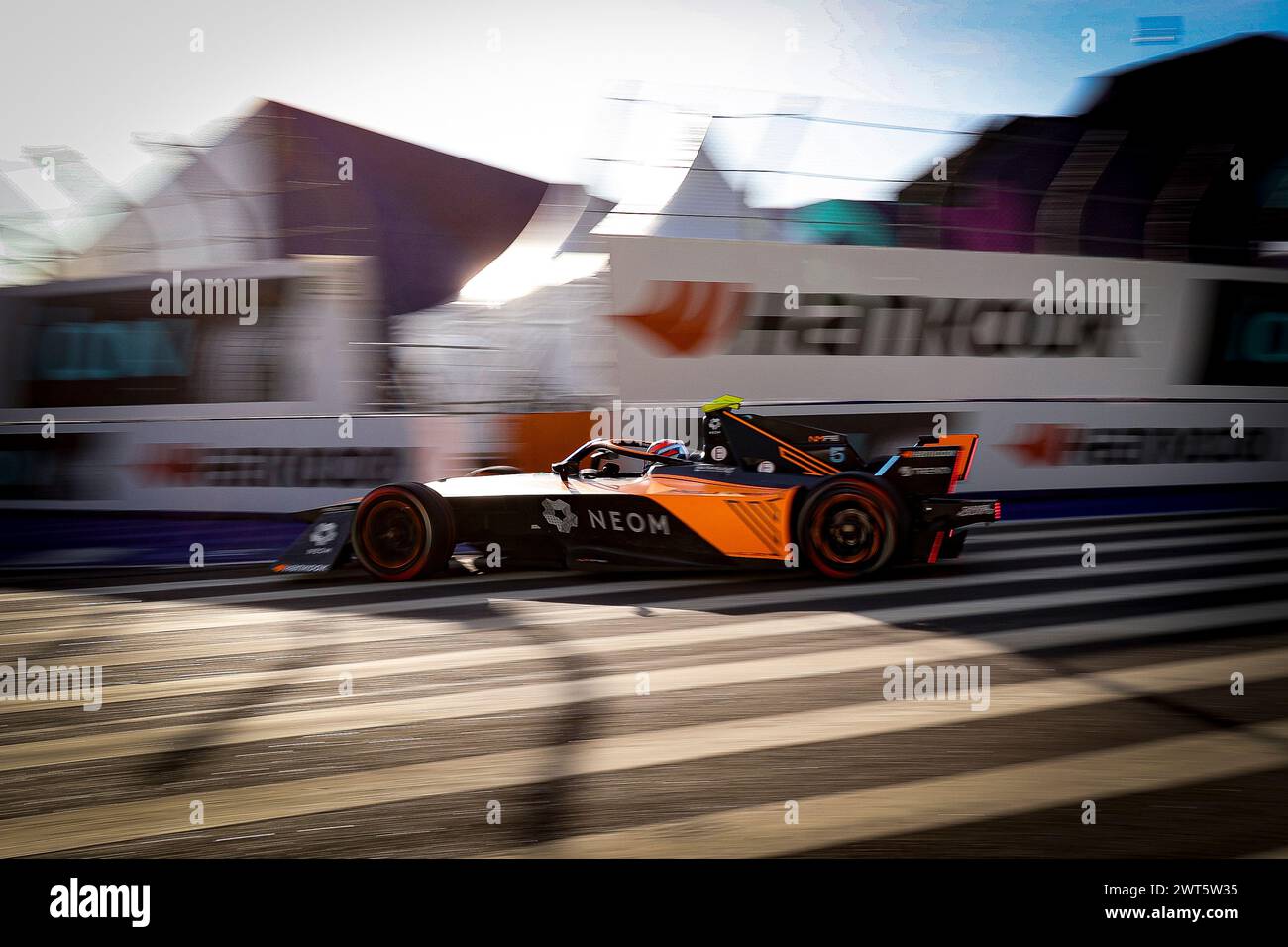05 HUGHES Jake (gbr), NEOM McLaren Formula E Team, Nissan e-4ORCE 04, action during the 2024 Sao ...