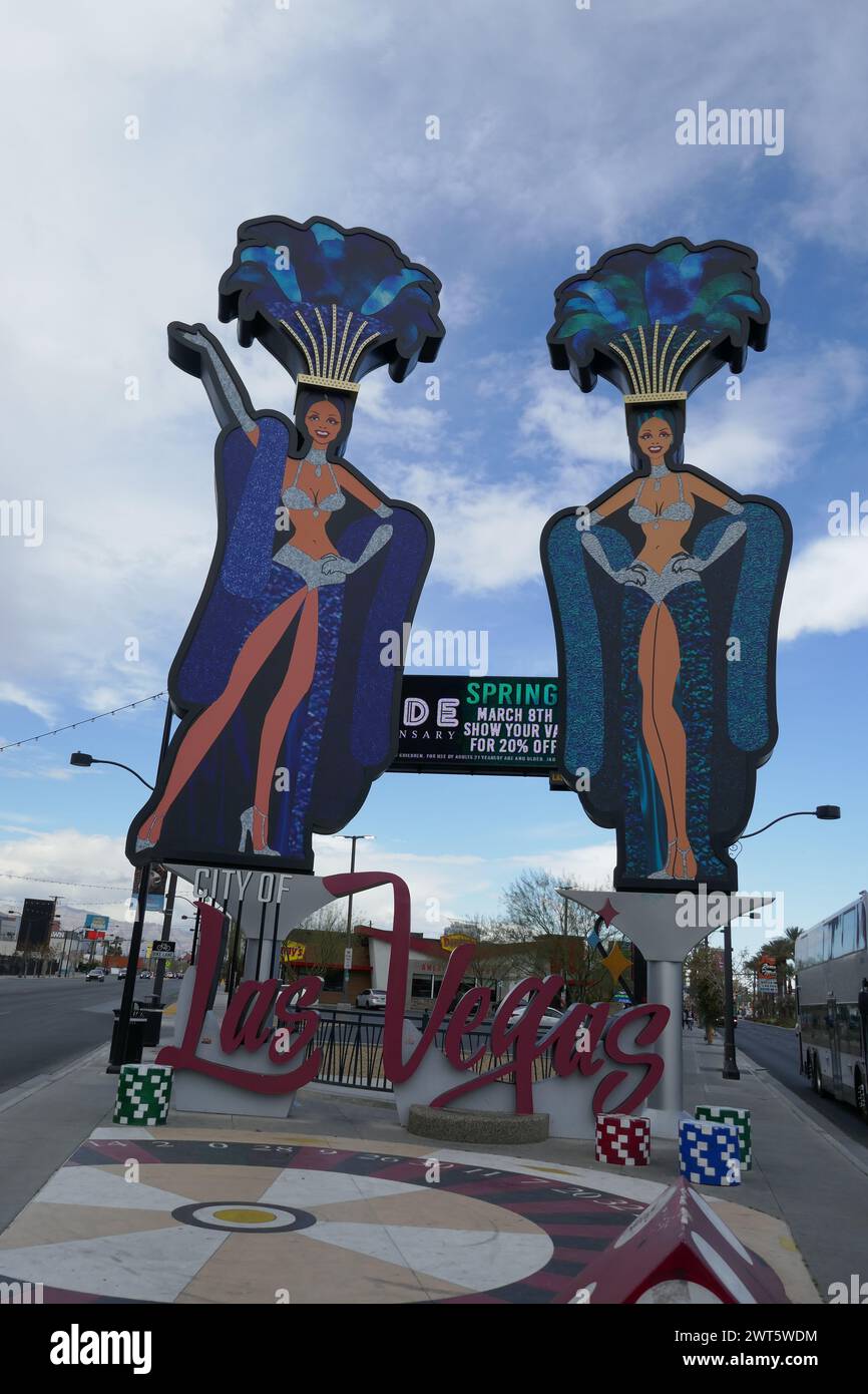 Showgirls in las vegas nevada hi-res stock photography and images - Alamy
