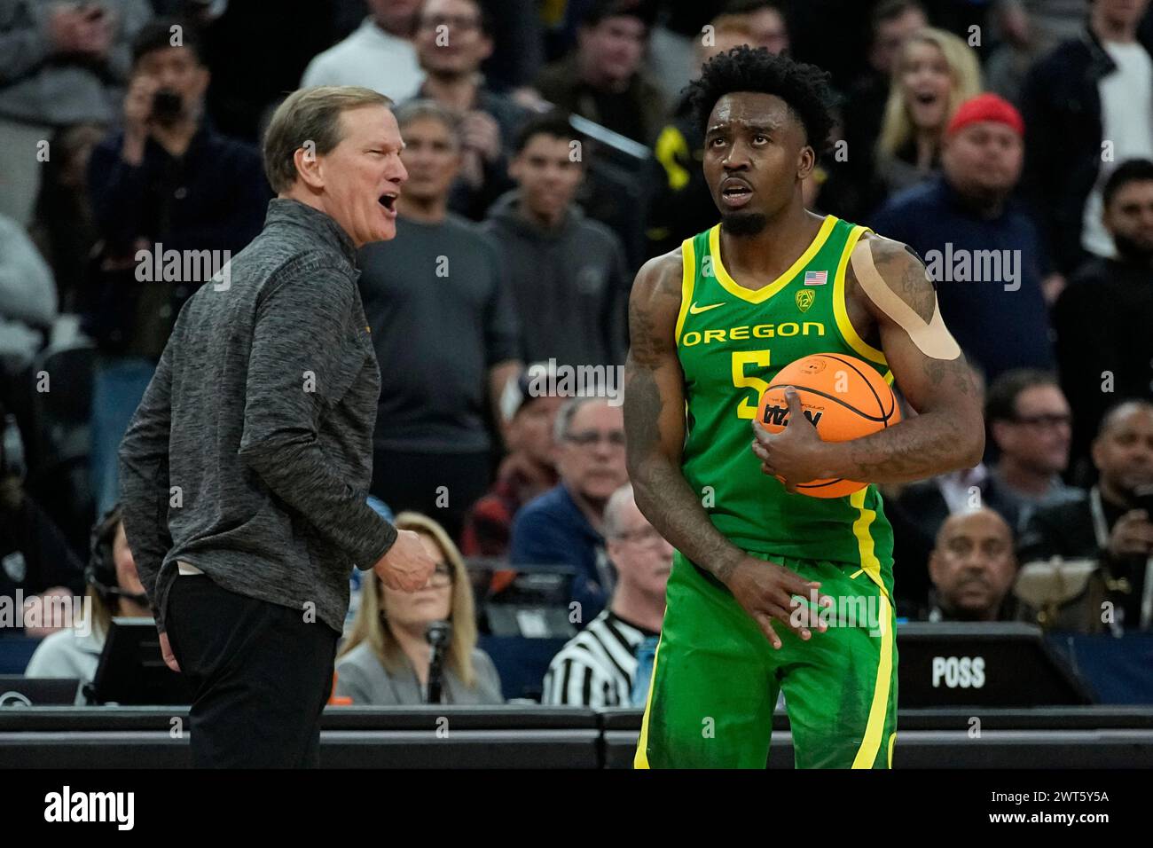 Oregon head coach Dana Altman and Oregon guard Jermaine Couisnard (5 ...