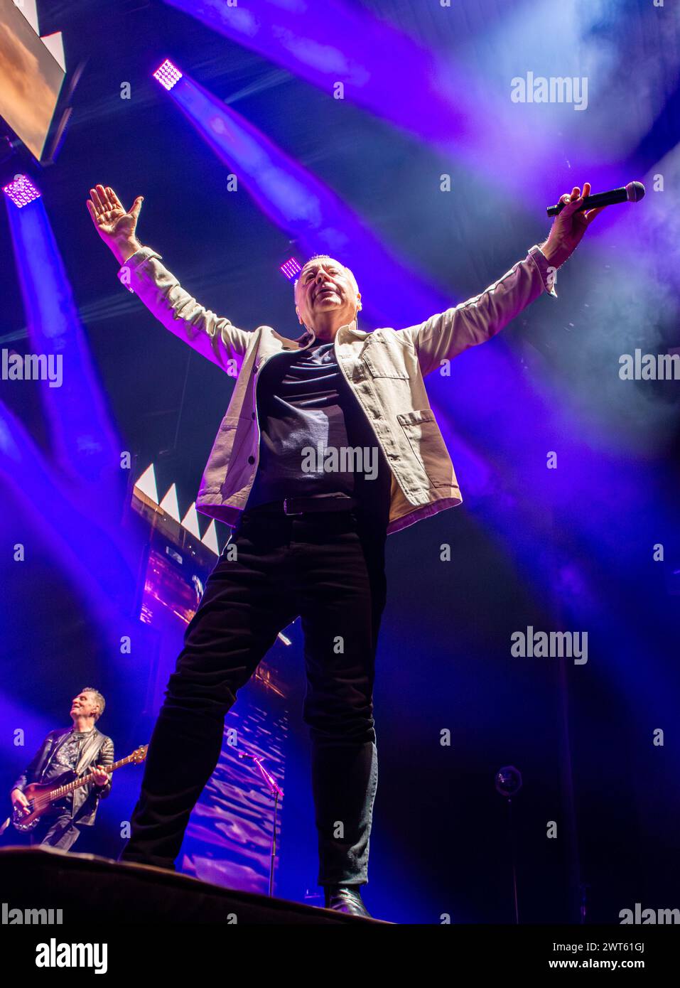 Jim kerr singer hi-res stock photography and images - Alamy