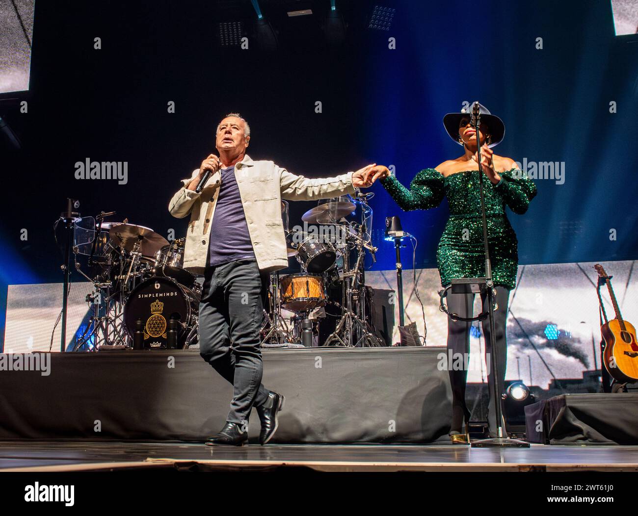 Iconic vocalist hi-res stock photography and images - Alamy