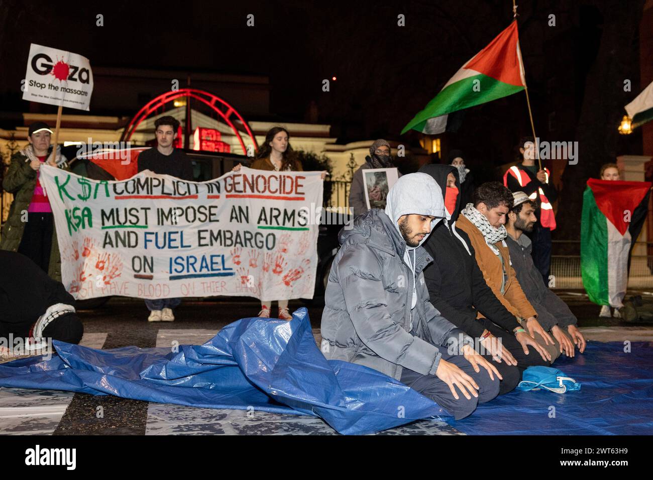 Prayer for peace london muslim hi-res stock photography and images - Alamy