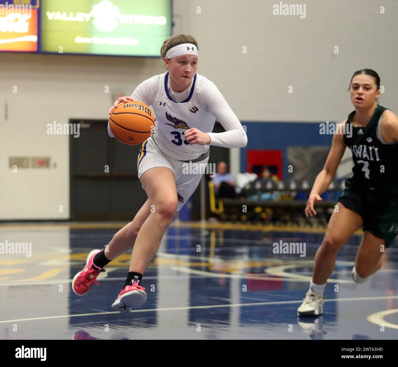 March 9, 2024 - CSU Bakersfield Roadrunners forward Julia Riley #33 ...