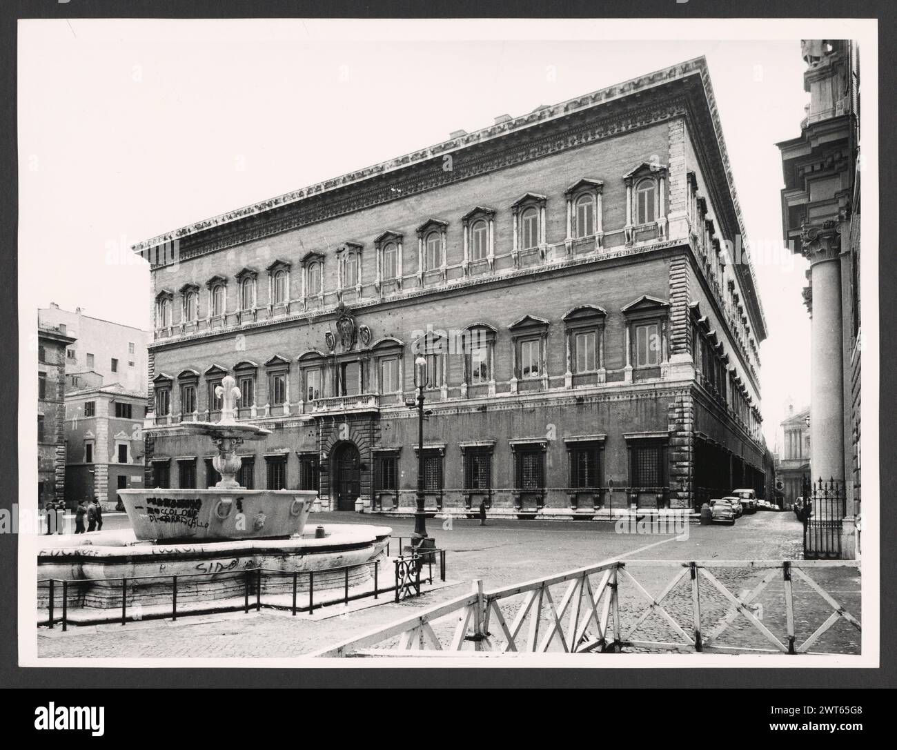 Lazio Roma Rome Palazzo Farnese. Hutzel, Max 1960-1990 Exterior views ...