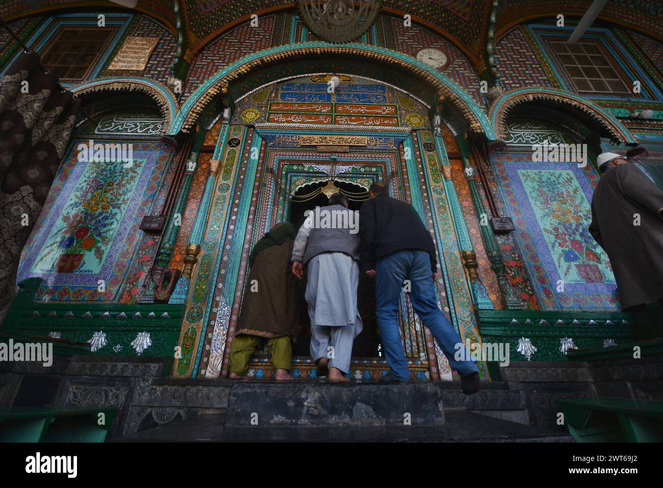 Shah hamdan mosque hi-res stock photography and images - Alamy