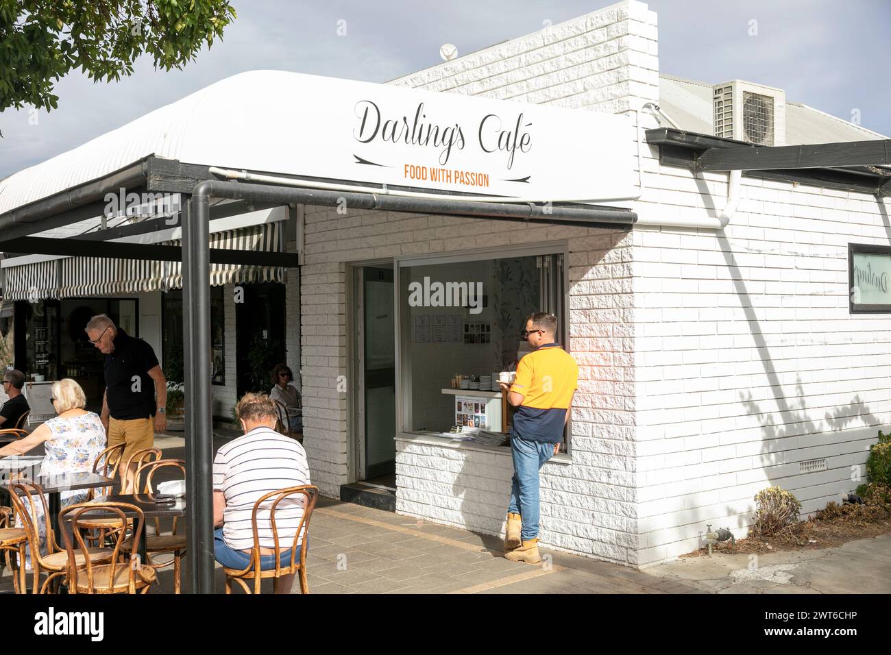 Barossa Valley, Darlings cafe and coffee shop in Tanunda with customers ...