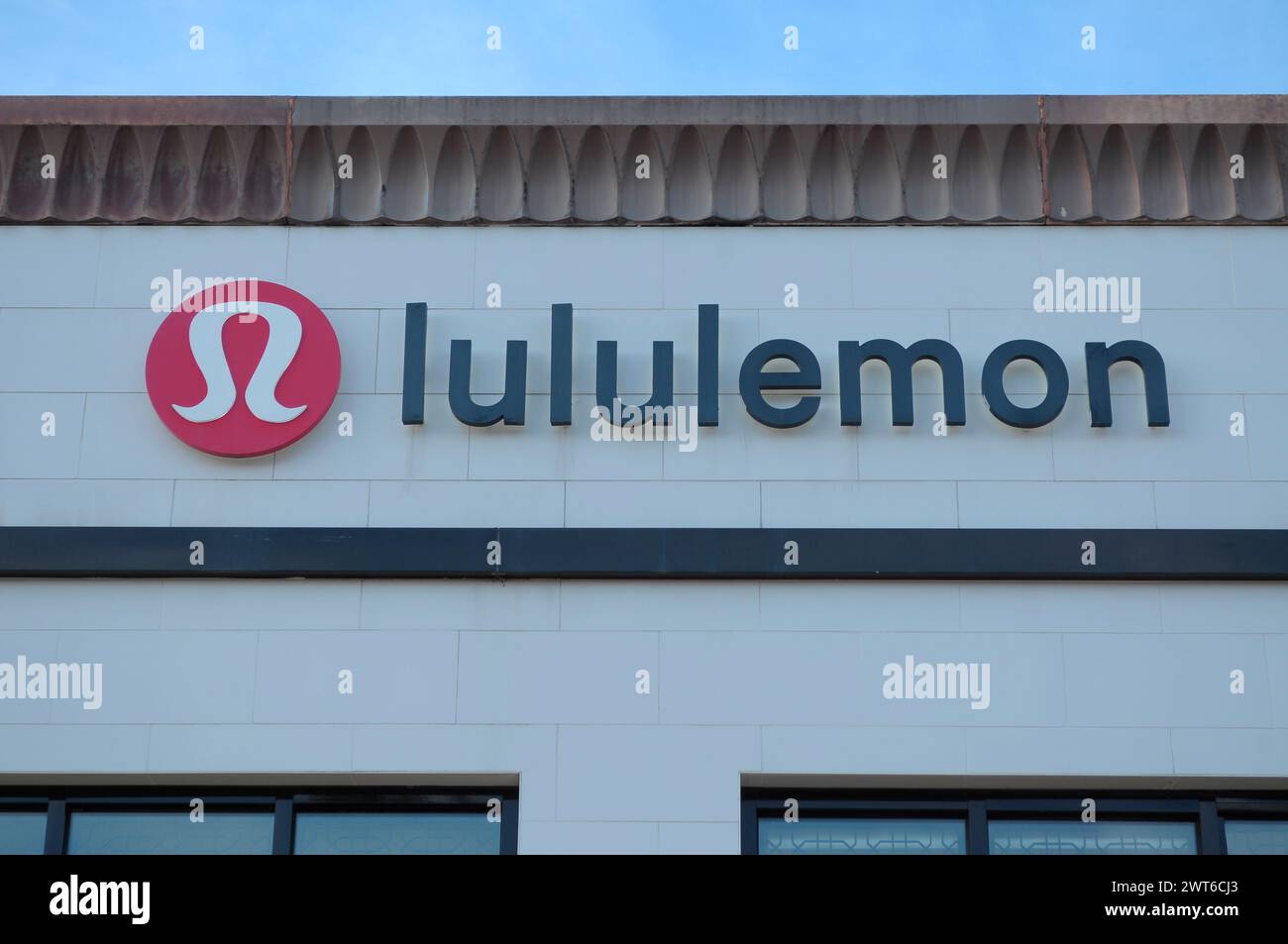 Lululemon logo hi-res stock photography and images - Alamy