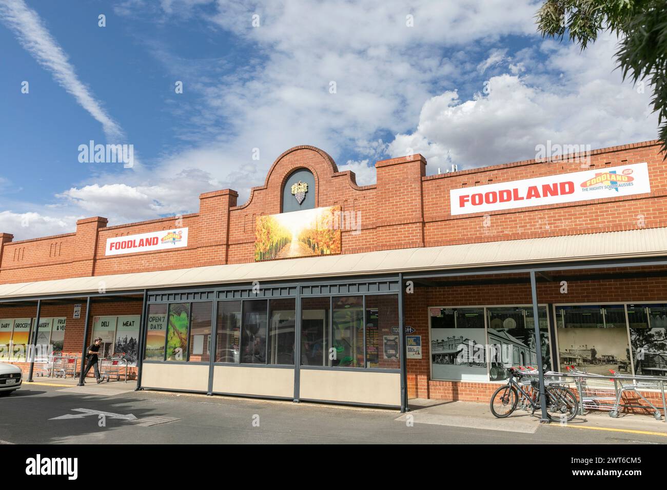 Foodland supermarket, Foodland is a chain of grocery supermarkets in ...