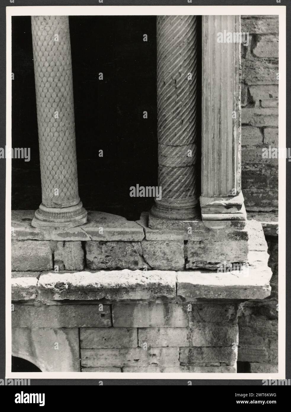 Semi circular altar hi-res stock photography and images - Alamy