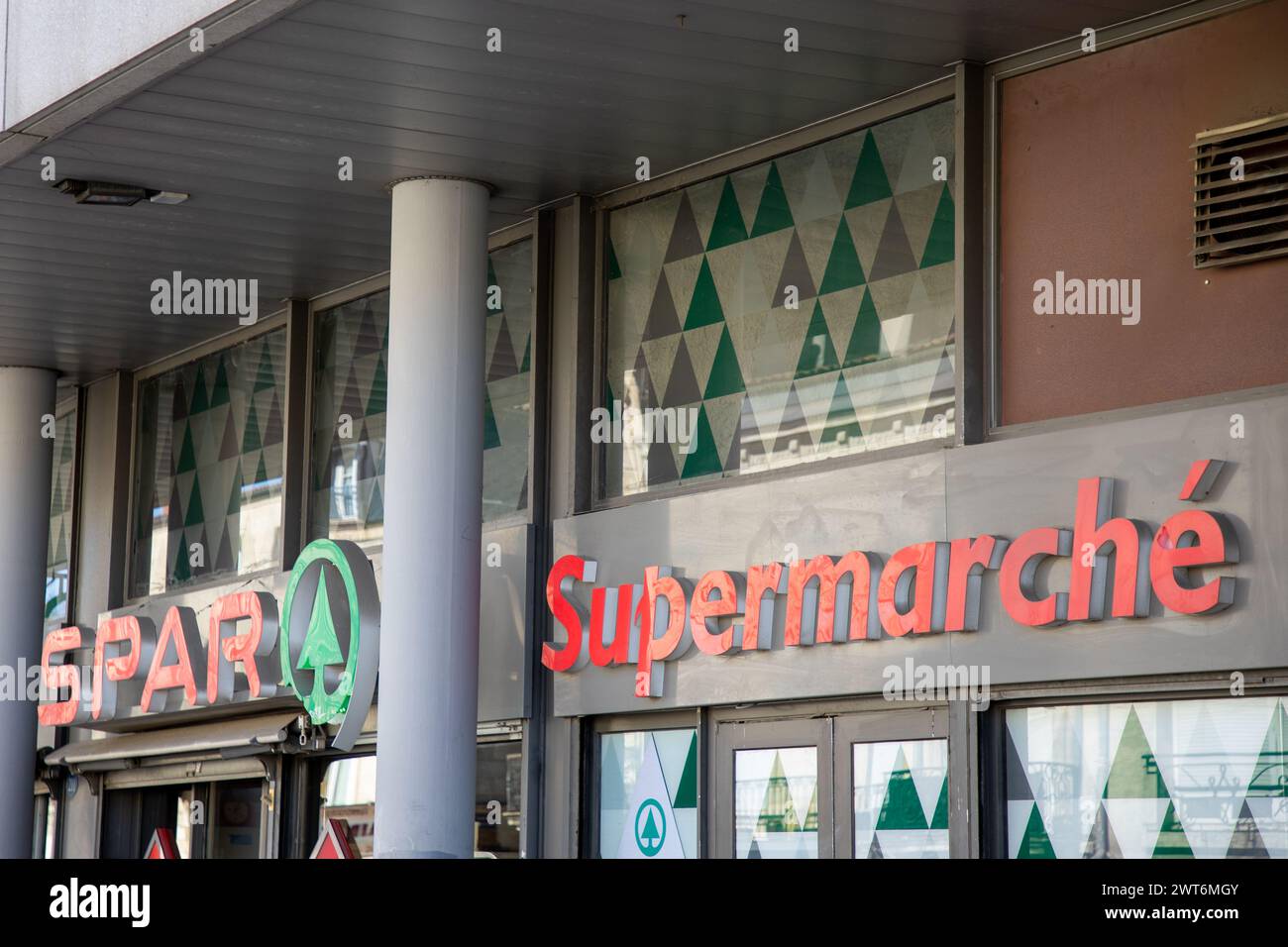 Bordeaux , France - 03 12 2024 : spar sign text and facade logo brand ...