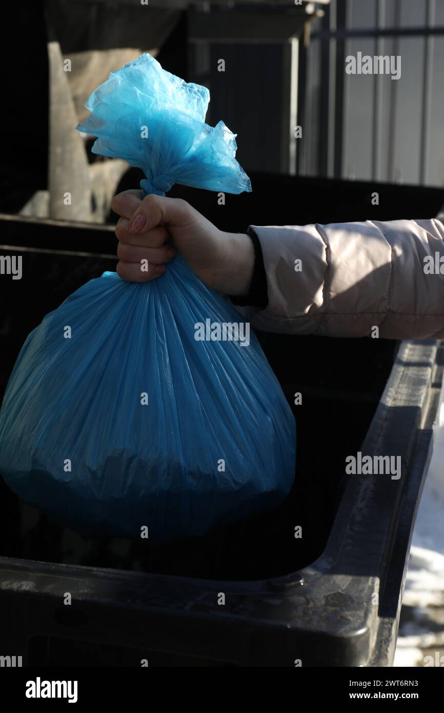 Woman hand throwing trash bin hi-res stock photography and images - Alamy