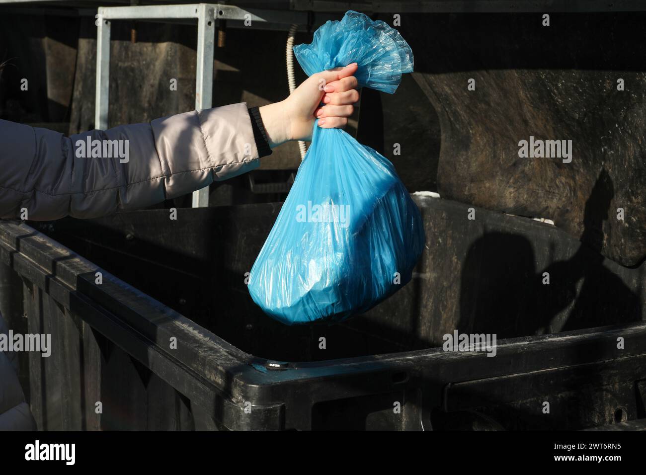 Woman hand throwing trash bin hi-res stock photography and images - Alamy
