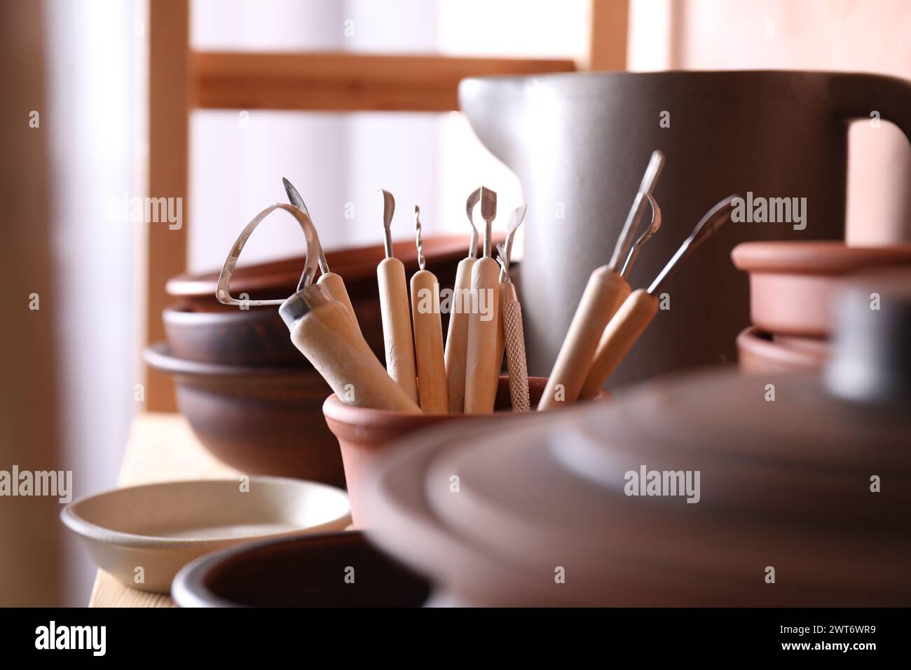 Clay dishes crafting tools hi-res stock photography and images - Alamy