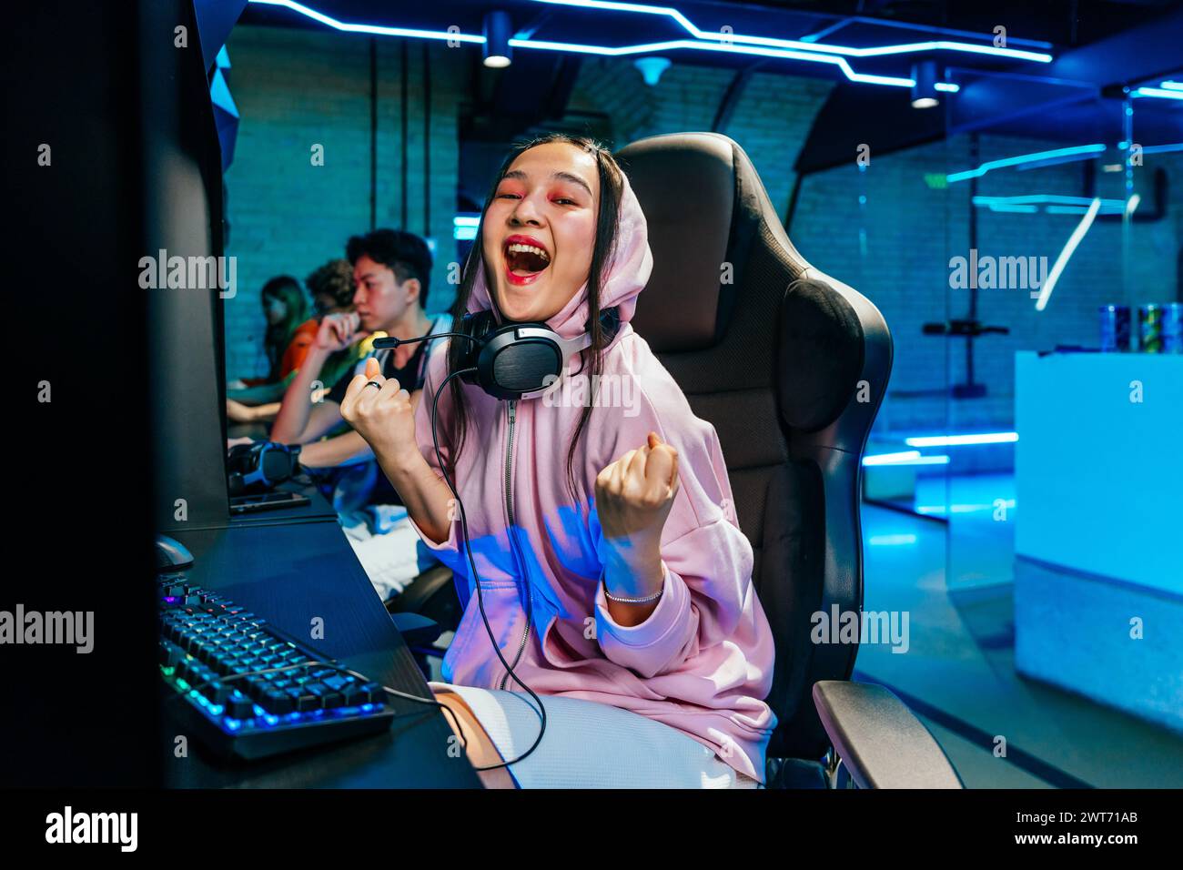 Videogamer hi-res stock photography and images - Alamy