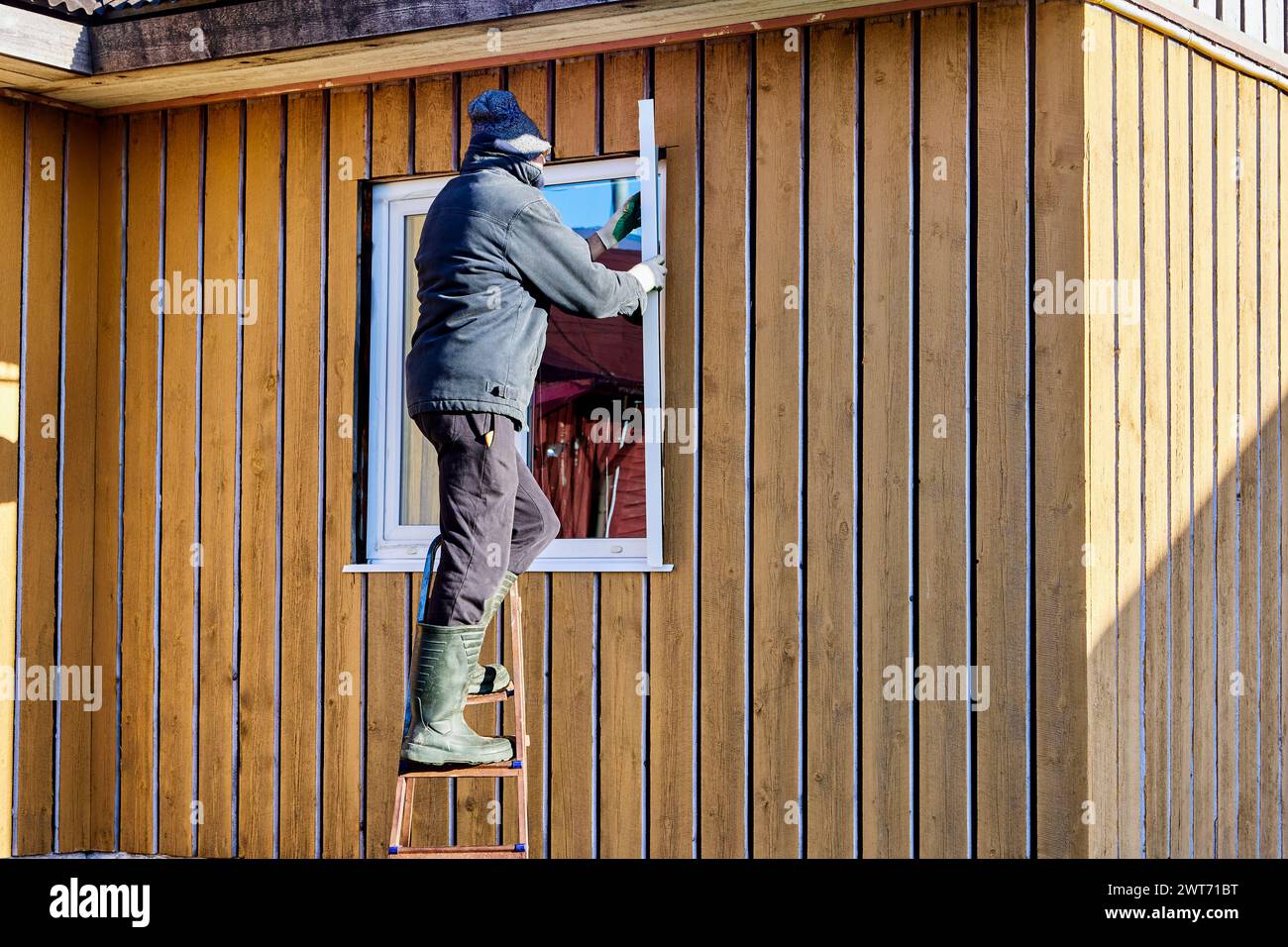 Installation exterior metal slopes on window, roofing contractor ...