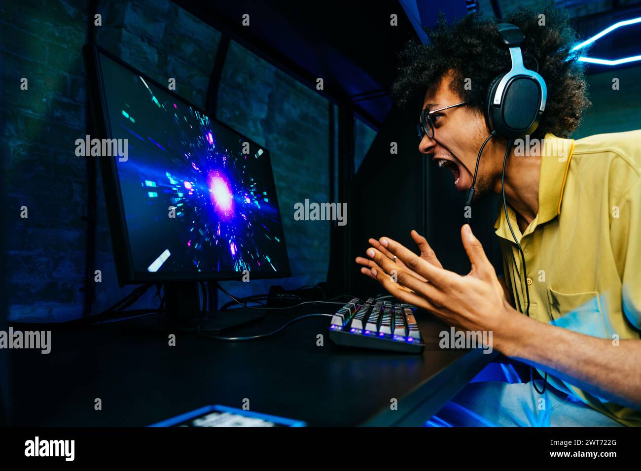 Multiethnic group of young friends playing videogames - Team of ...