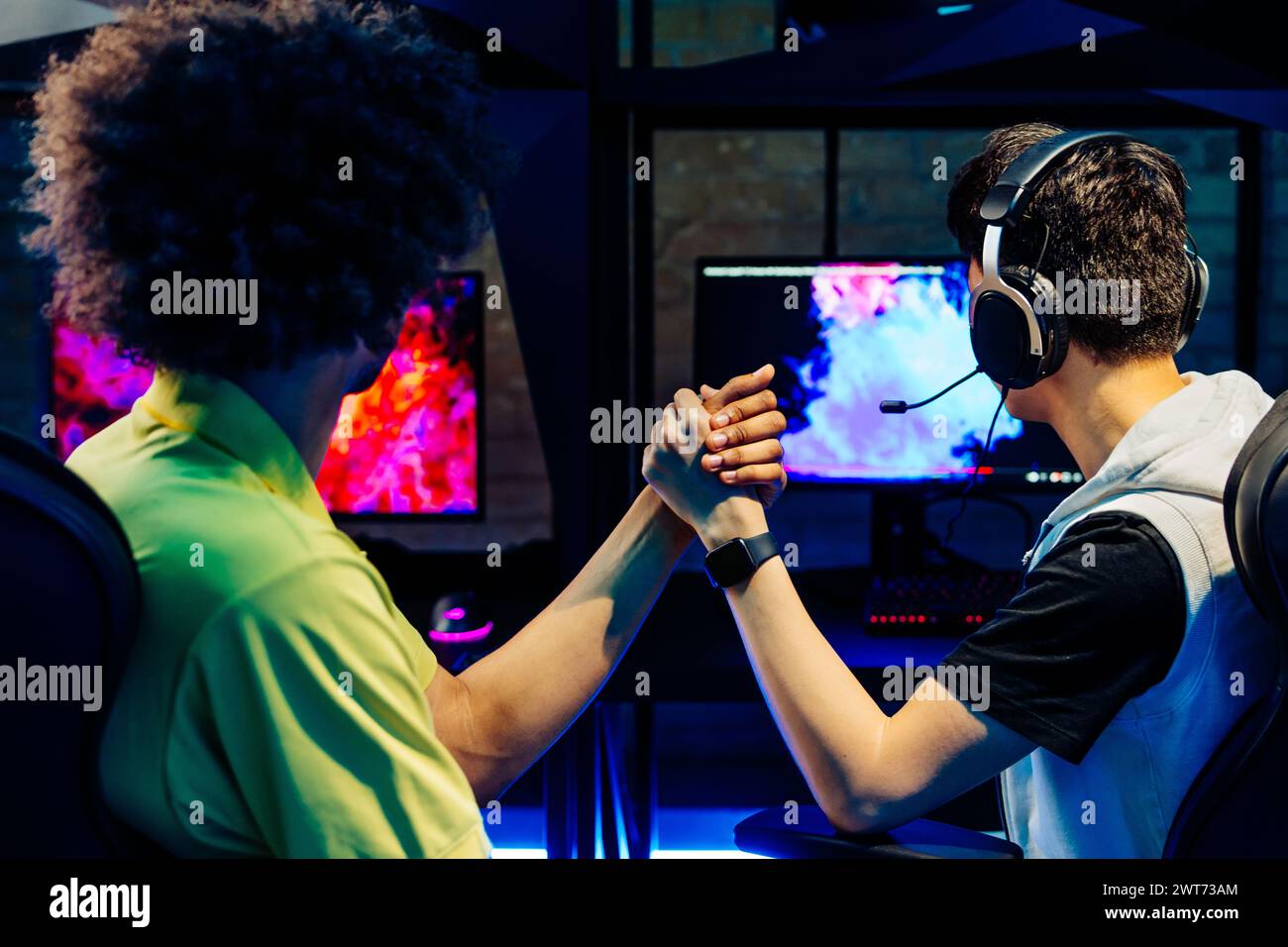 Arm wrestlingm teamwork hi-res stock photography and images - Alamy