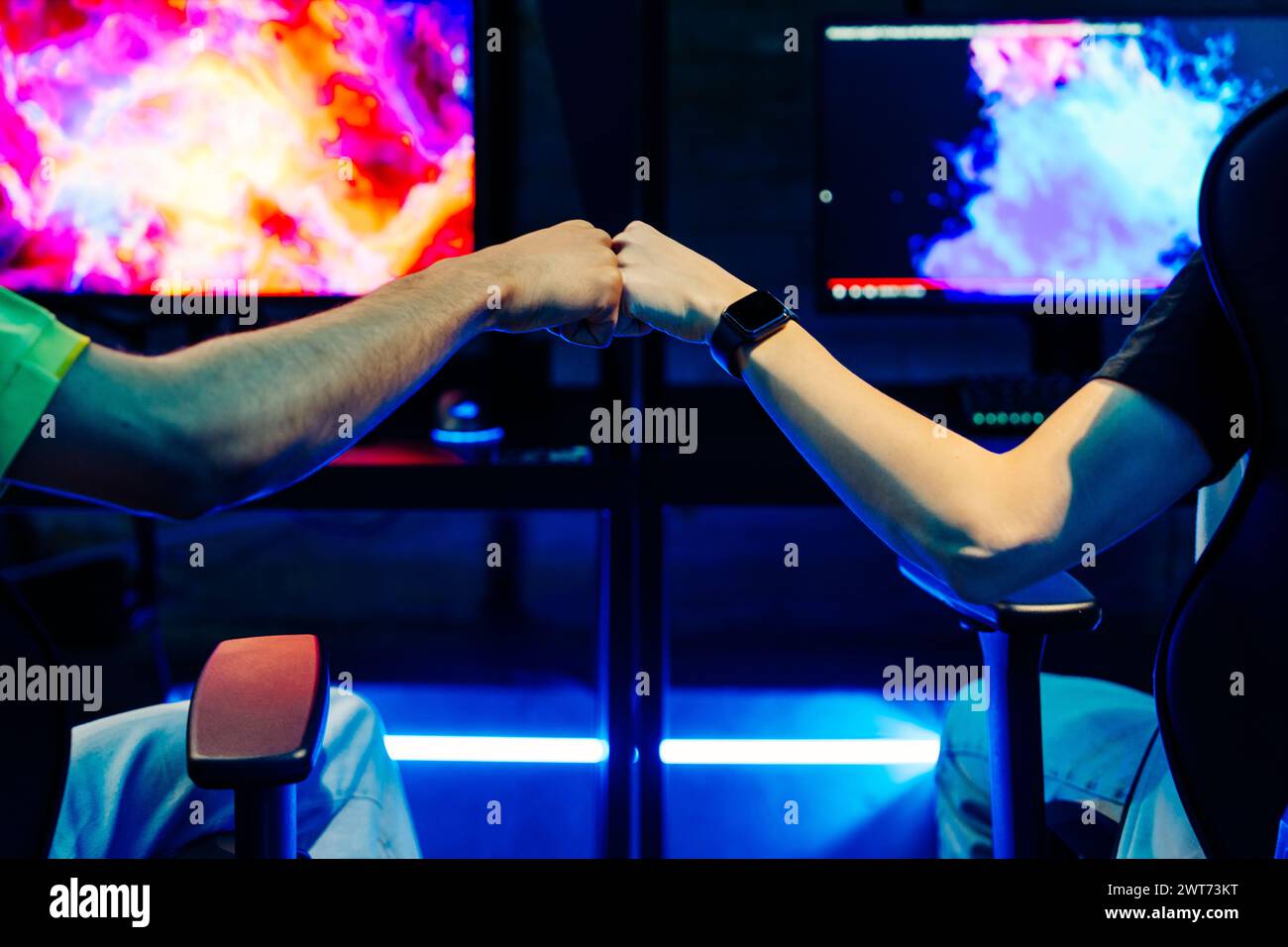 Multiethnic group of young friends playing videogames - Team of ...