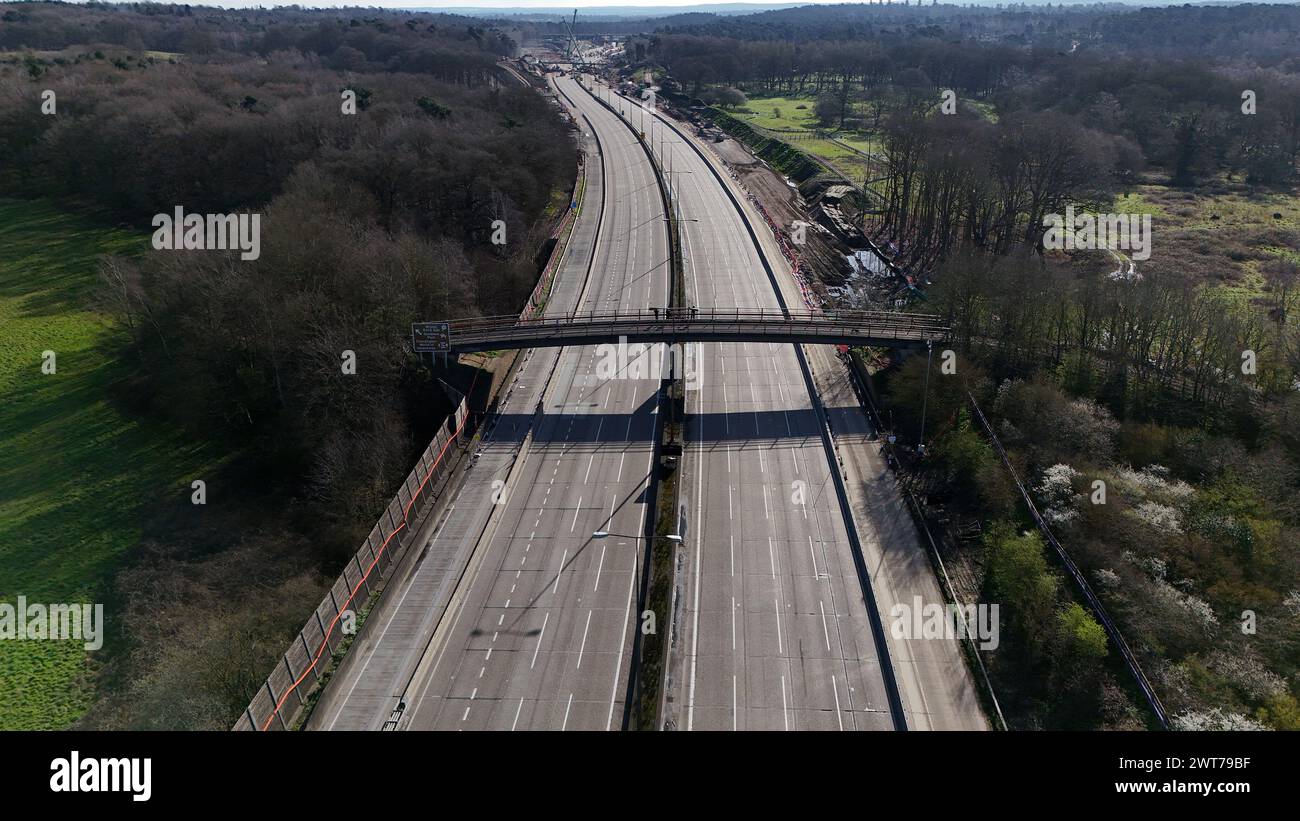 An empty section of the M25 between Junctions 10 and 11, in Surrey ...