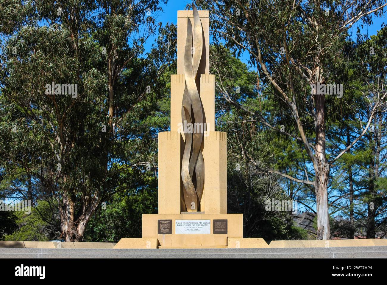 Military remembrance historic sculpture hi-res stock photography and ...