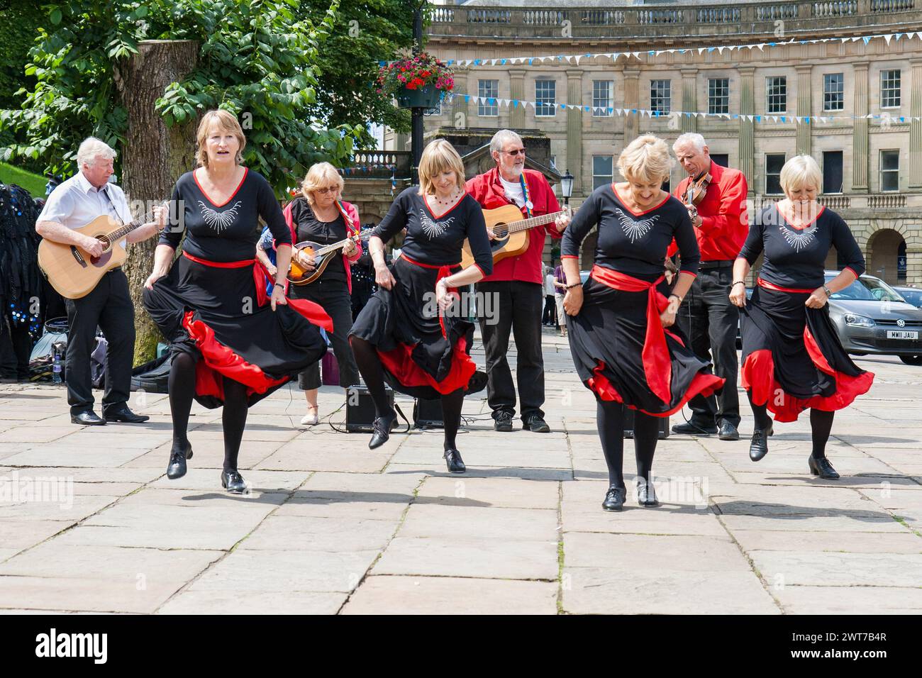 Fiddle 'N' Feet dancing at the Buxton day of dance Stock Photo - Alamy