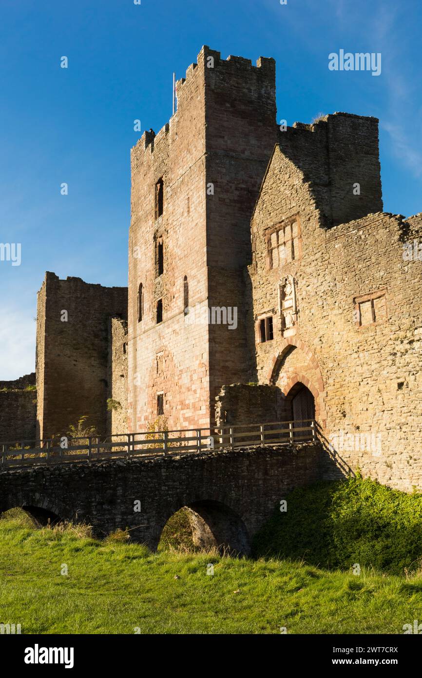 View of the entrance tower of Ludlow Castle. Shropshire, England ...