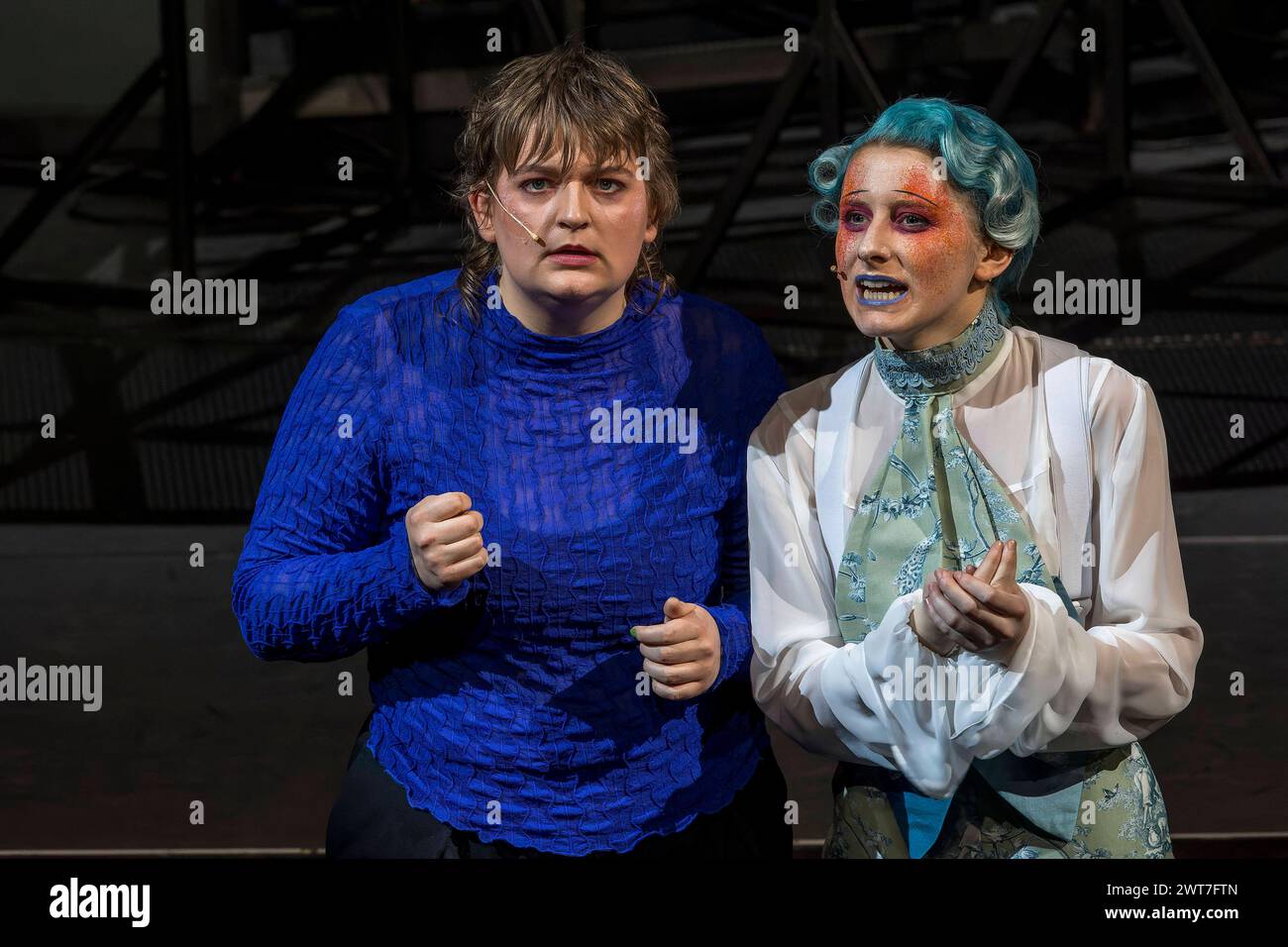 Das tanzende haus hi-res stock photography and images - Alamy