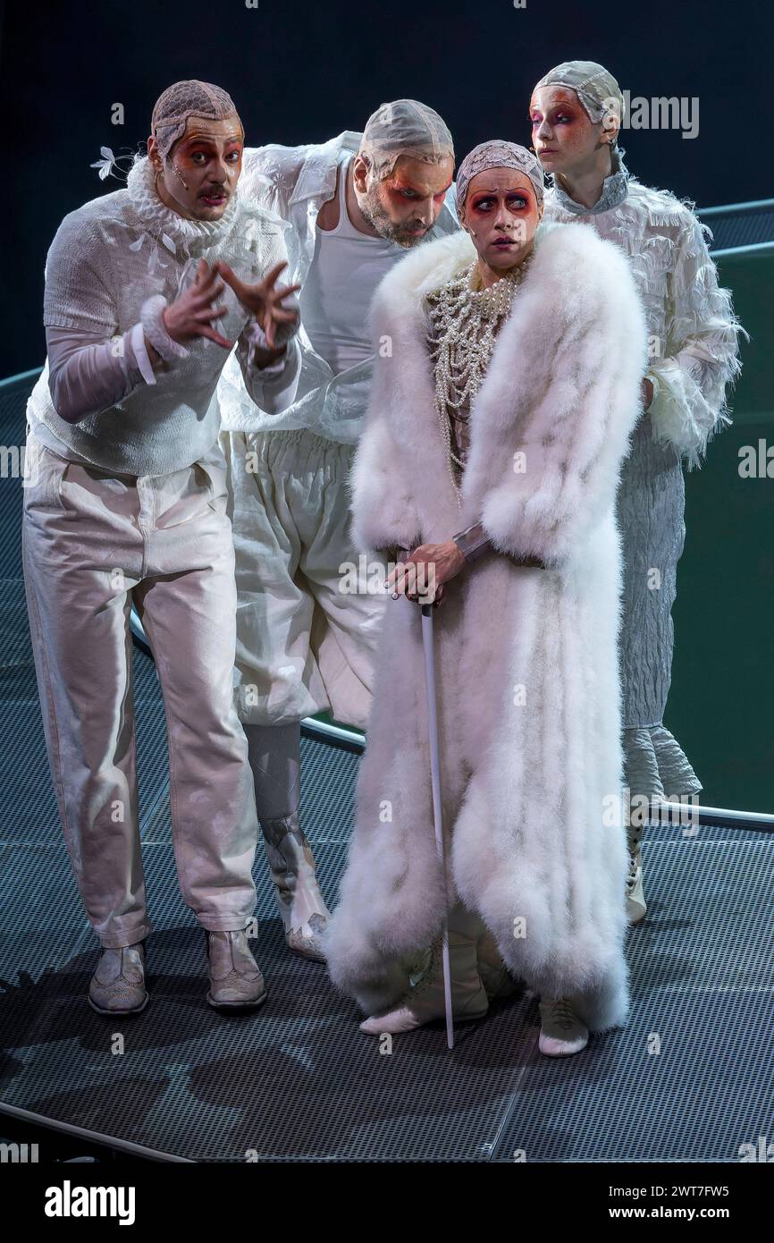 Das tanzende haus hi-res stock photography and images - Alamy