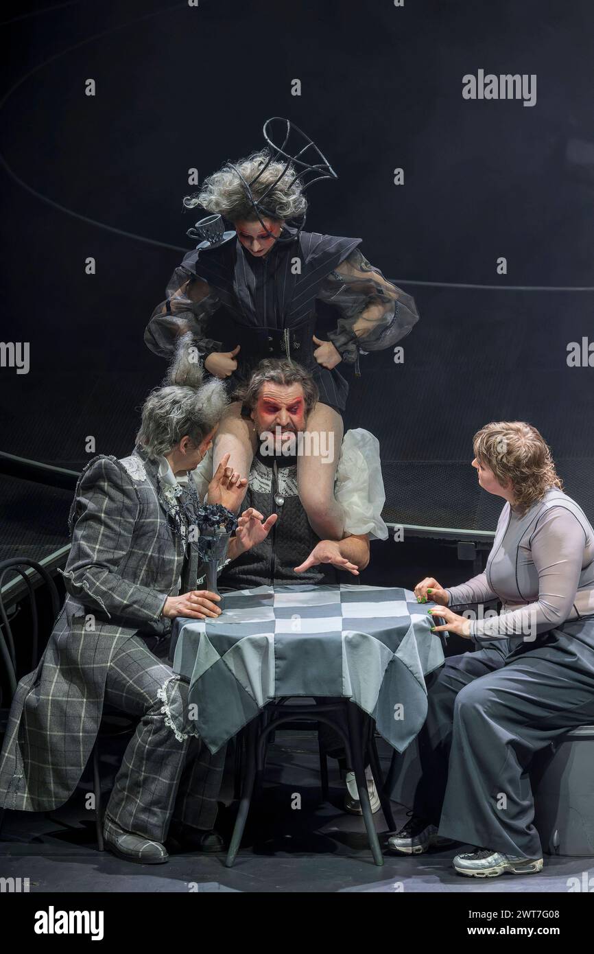 Alice, eine Pop Opera nach Lewis Carroll am Staatstheater Cottbus DEU ...