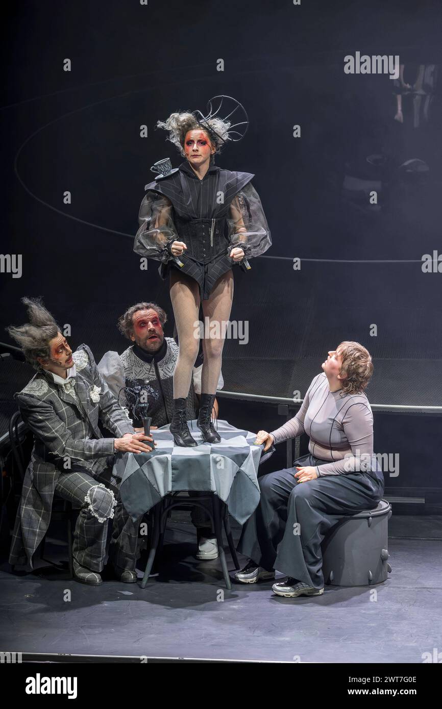 Alice, eine Pop Opera nach Lewis Carroll am Staatstheater Cottbus DEU ...