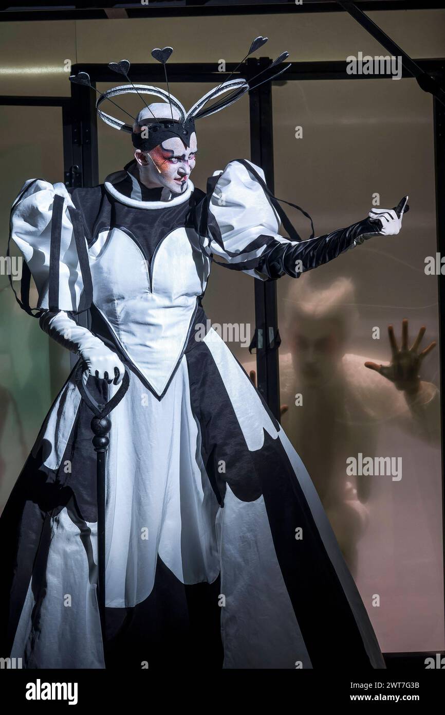 Das tanzende haus hi-res stock photography and images - Alamy