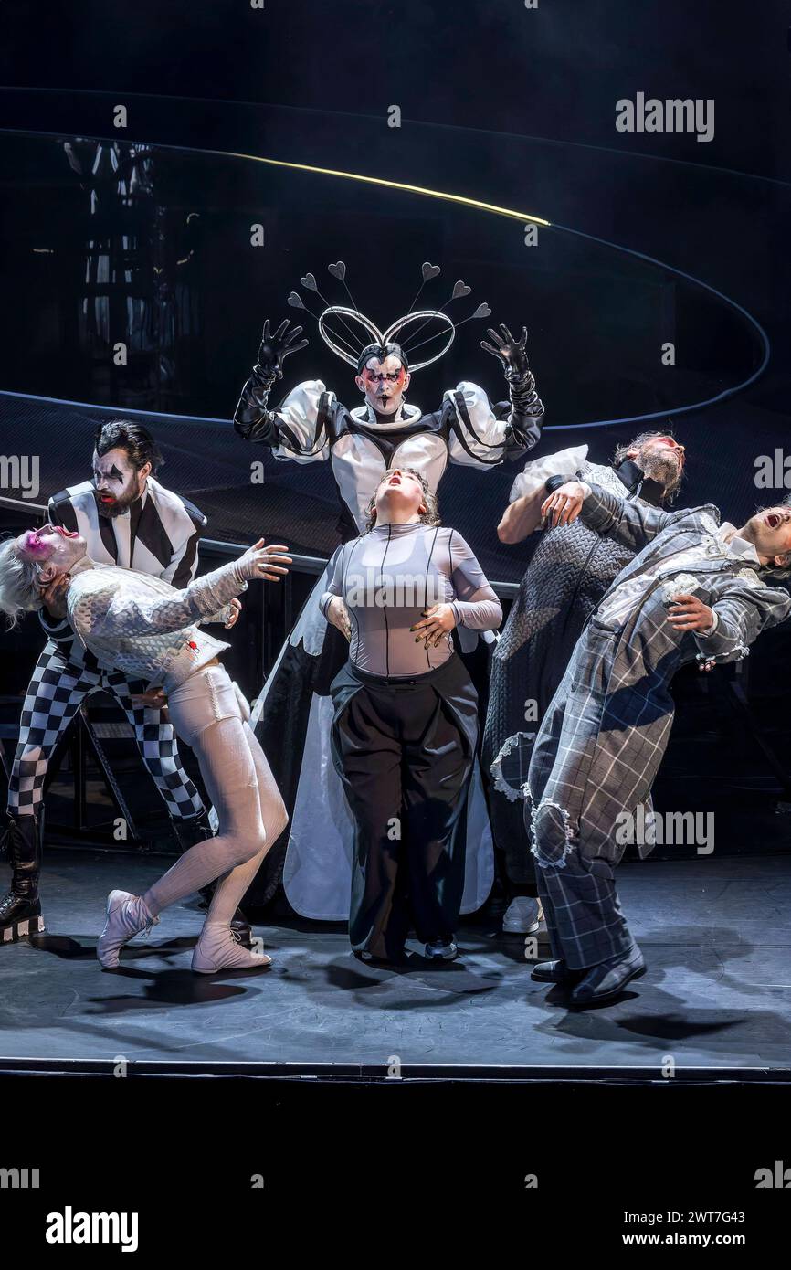 Das tanzende haus hi-res stock photography and images - Alamy